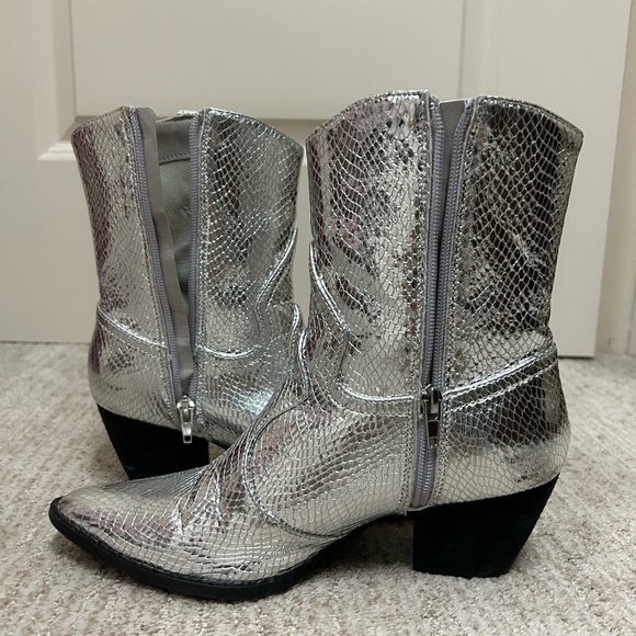 Coconuts by Matisse | Shoes | Coconut By Matisse Silver Cowgirl Boots ...